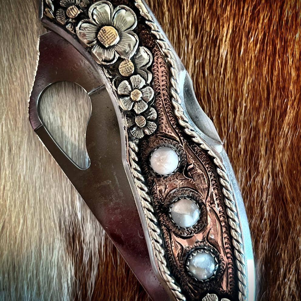 Daisy Knife – The Rowdy Rose